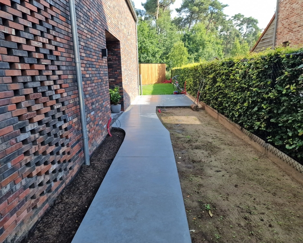 Gepolierde beton in combinatie met kiezels en cortenstaal | Davo Projects